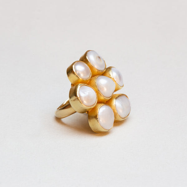 Vintage 18ct Gold Moonlight Ring with Fresh Pearls - felt